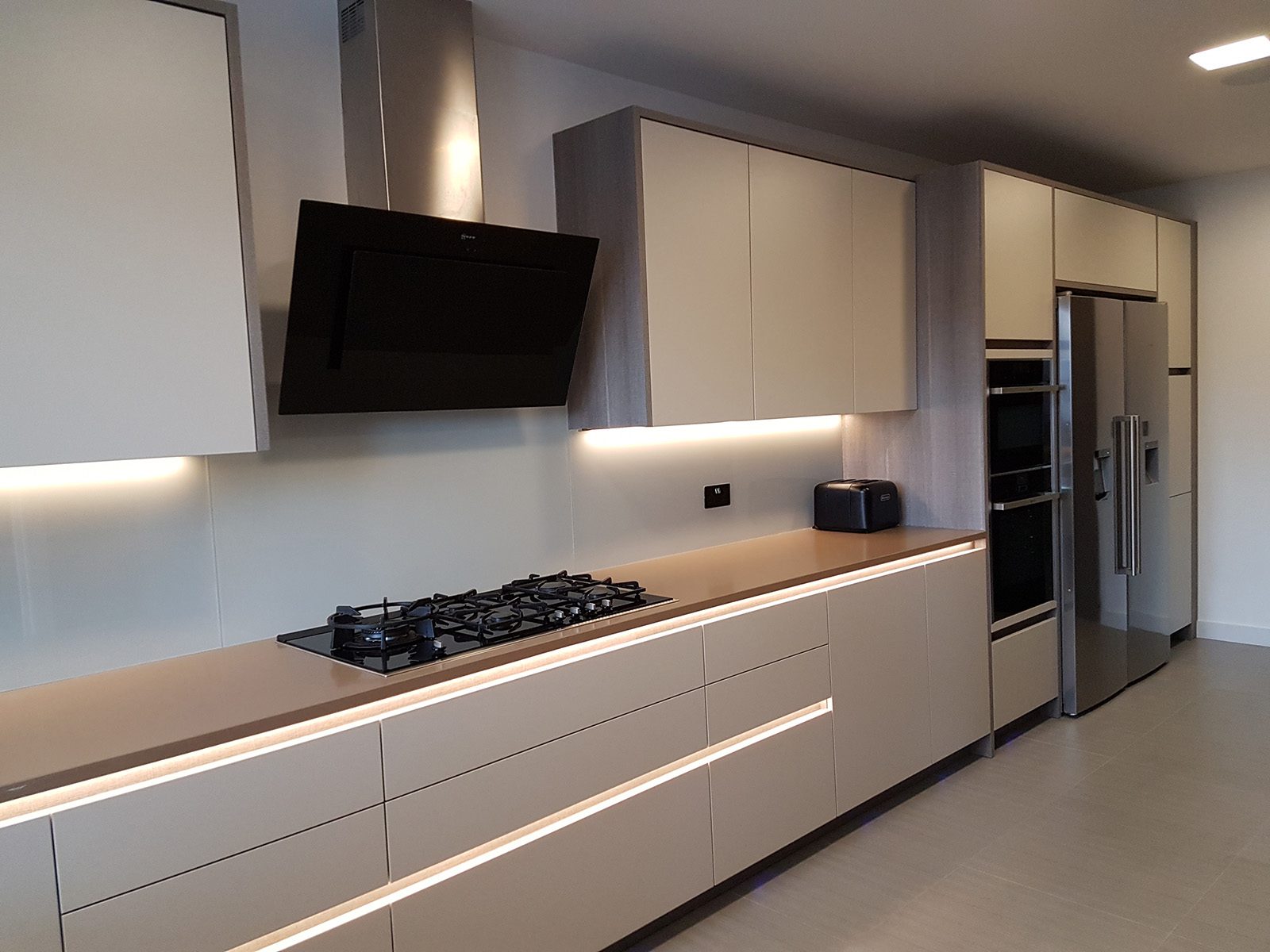 Handleless L-Shaped Kitchen | Net Kitchens Direct